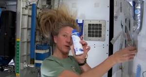 How do astronauts shower in space? | gooyadaily