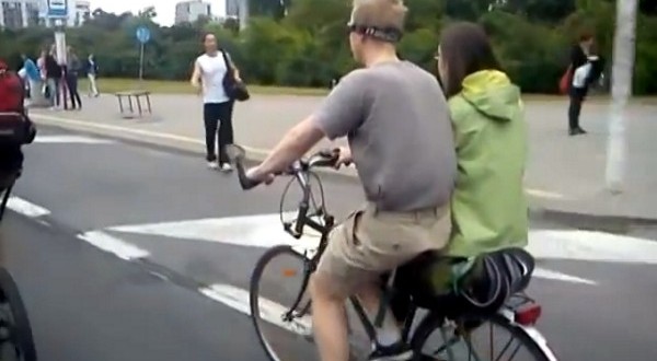 A bicycle built for two, side by side | gooyadaily