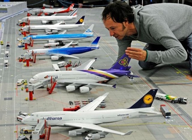 A miniature functioning airport – gooyadaily
