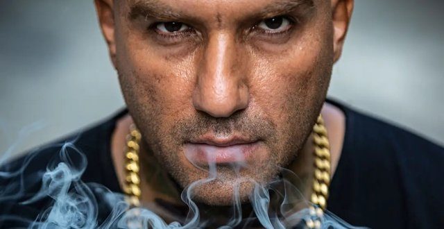 The different role of singer Reza Yazdani | gooyadaily